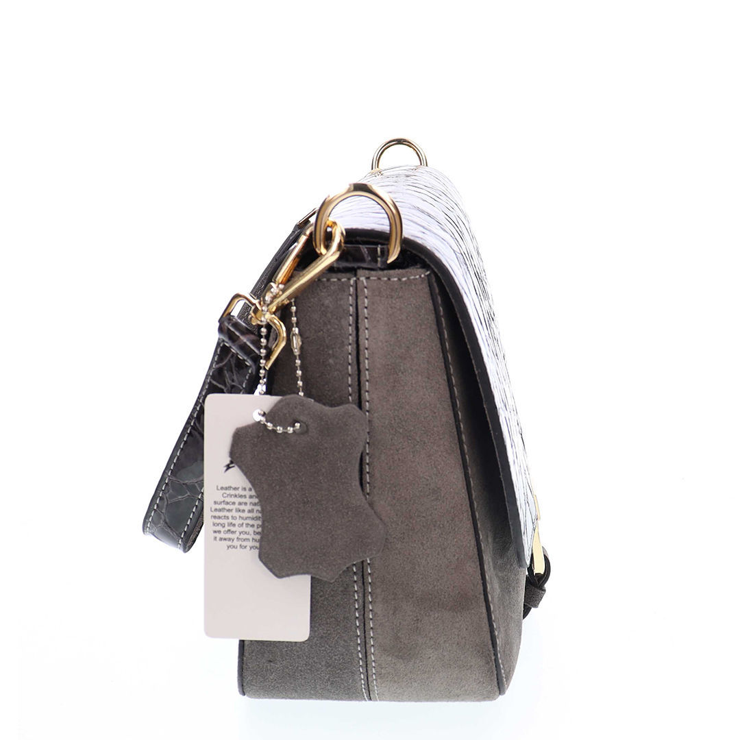 Crna Torba sa Sjajnim Krokodilskim Uzorkom i Antilop Detaljima ...